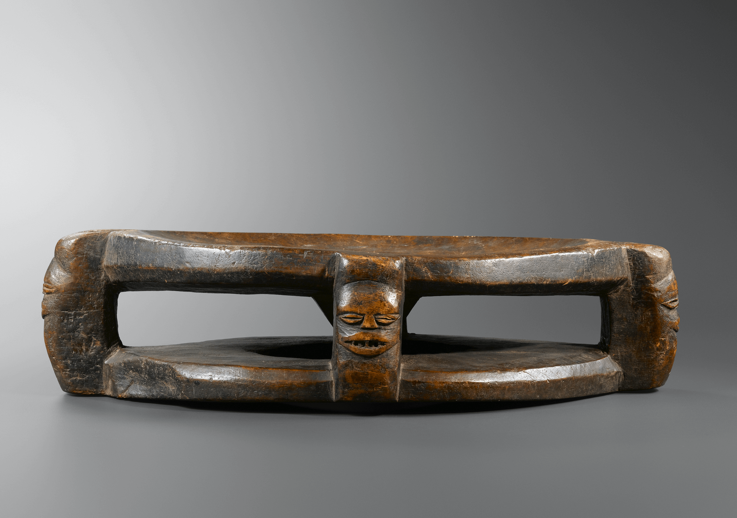 Siège, Kuyu, Congo - Fondation Dapper